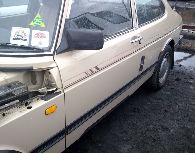 Saab 900 scrapyard