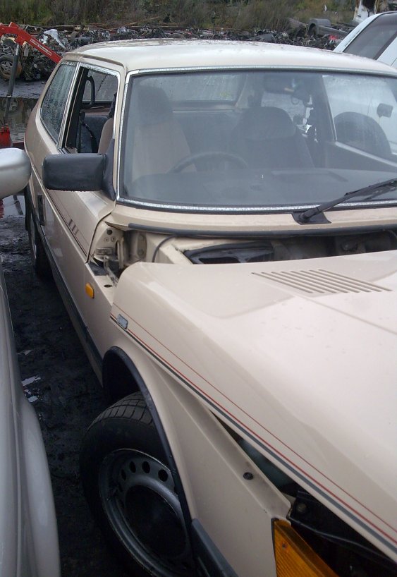 Saab 900 scrapyard